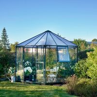 Hexagonal Greenhouses :: Elloughton Greenhouses